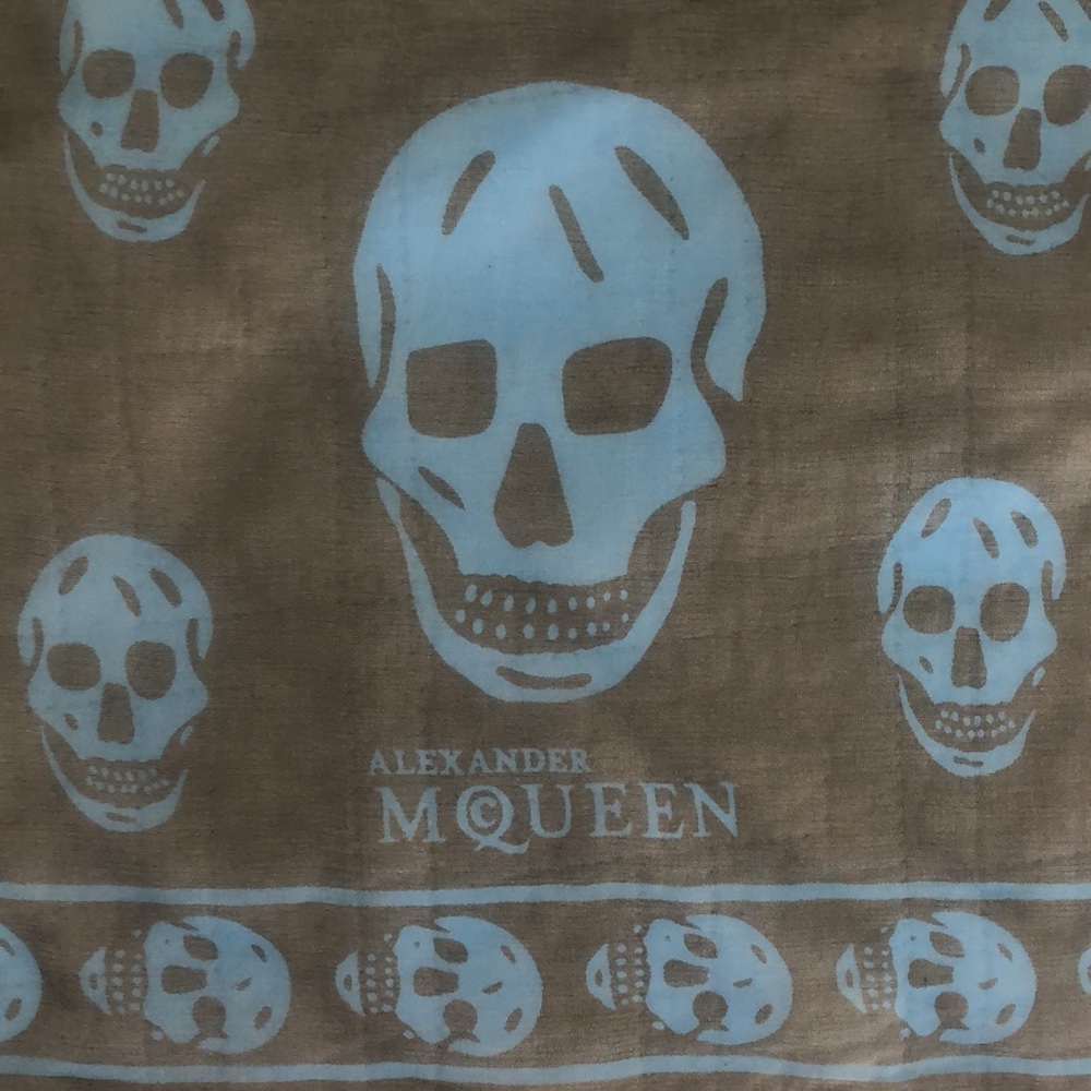 Alexander Mcqueen Black And Blue Skull Scarf - Gem